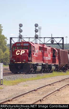 CP GP38-2 4404